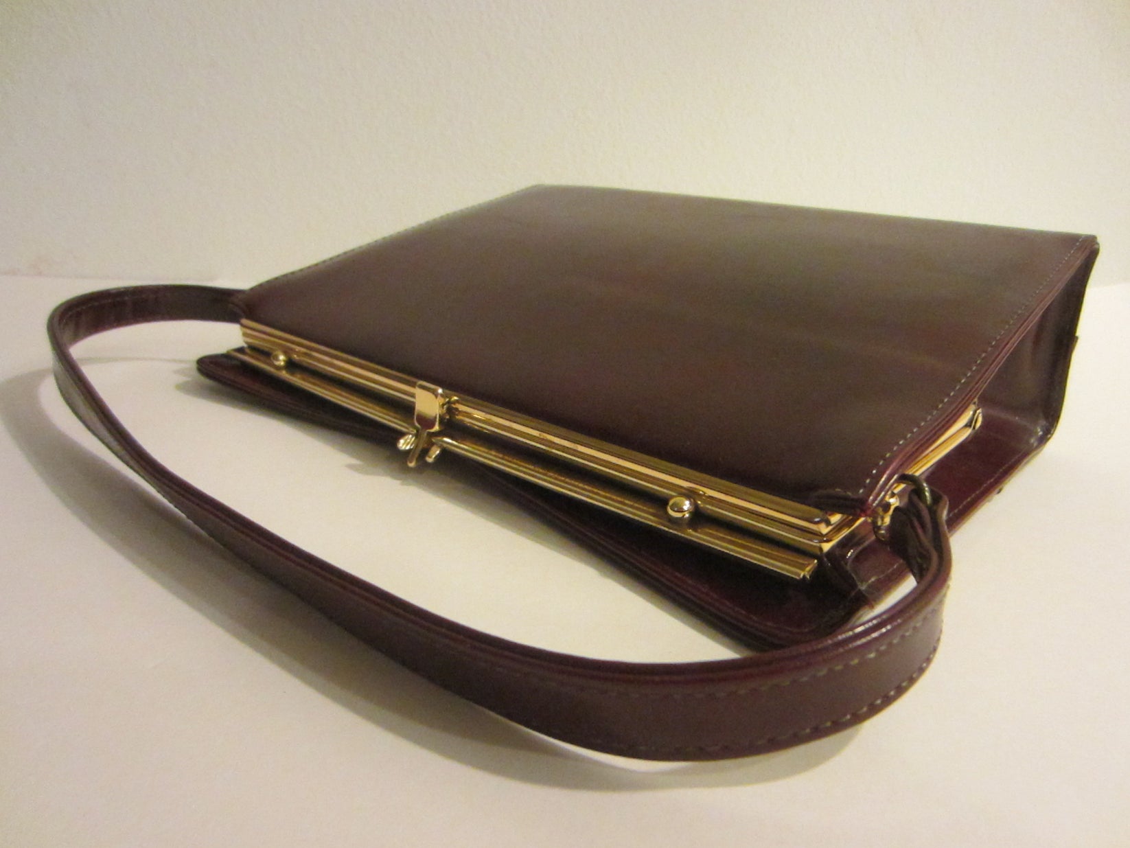 England Naturalizer Simulated Leather Vintage Signature Handbag ...
