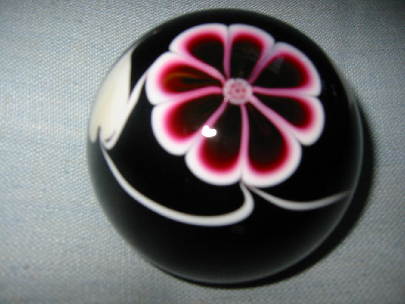 Stuart Abelman Signed Black Glass Paperweight Pink Flower – Designer ...