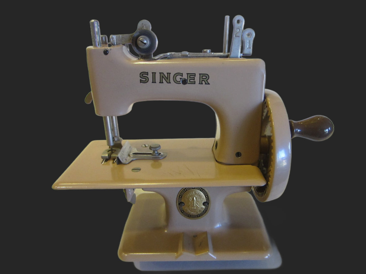Singer Great Britain Simanco Vintage Mini Sewing Machine – Designer ...